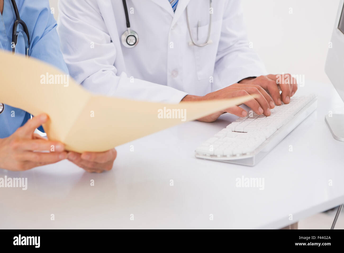 Doctors office medical files hi-res stock photography and images - Alamy