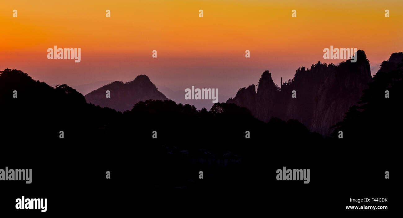 Beautiful sunset at Huangshan Mountain, China Stock Photo - Alamy