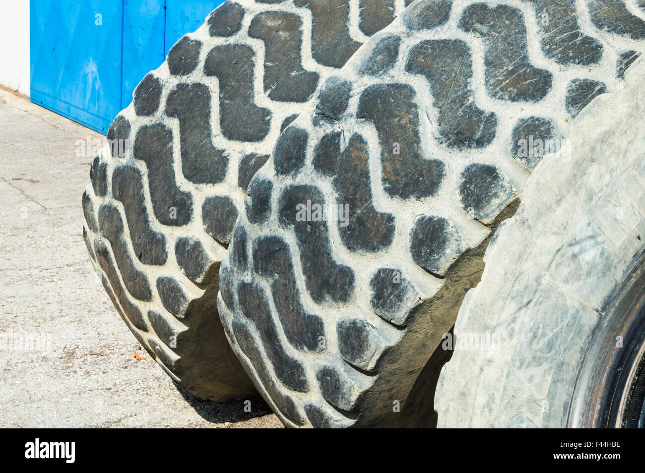 Group of tyres hi-res stock photography and images - Alamy