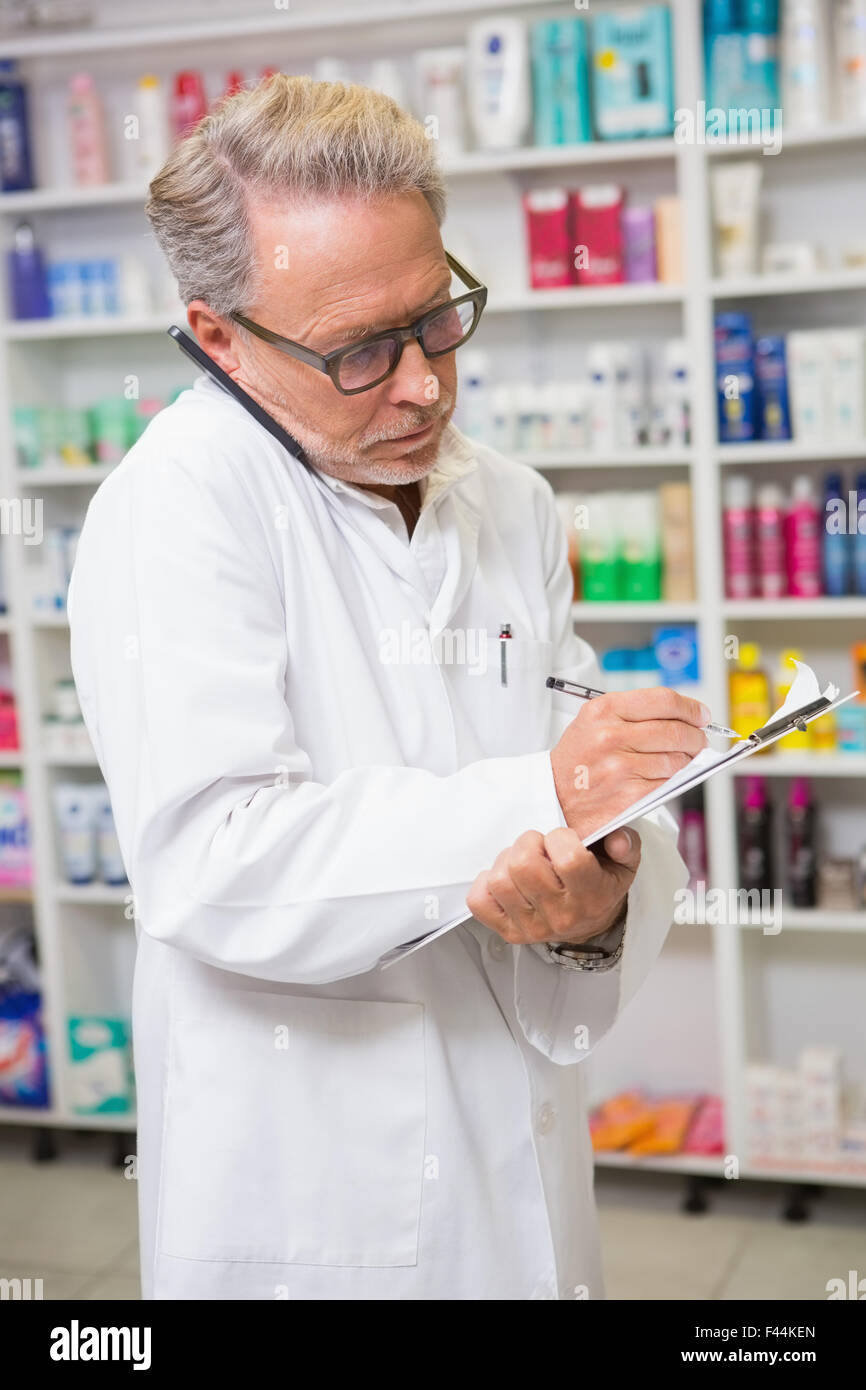 Focused on notes hi-res stock photography and images - Alamy