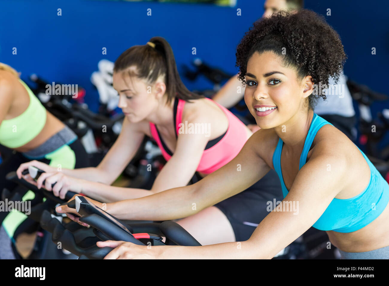 Fit people in a spin class Stock Photo - Alamy