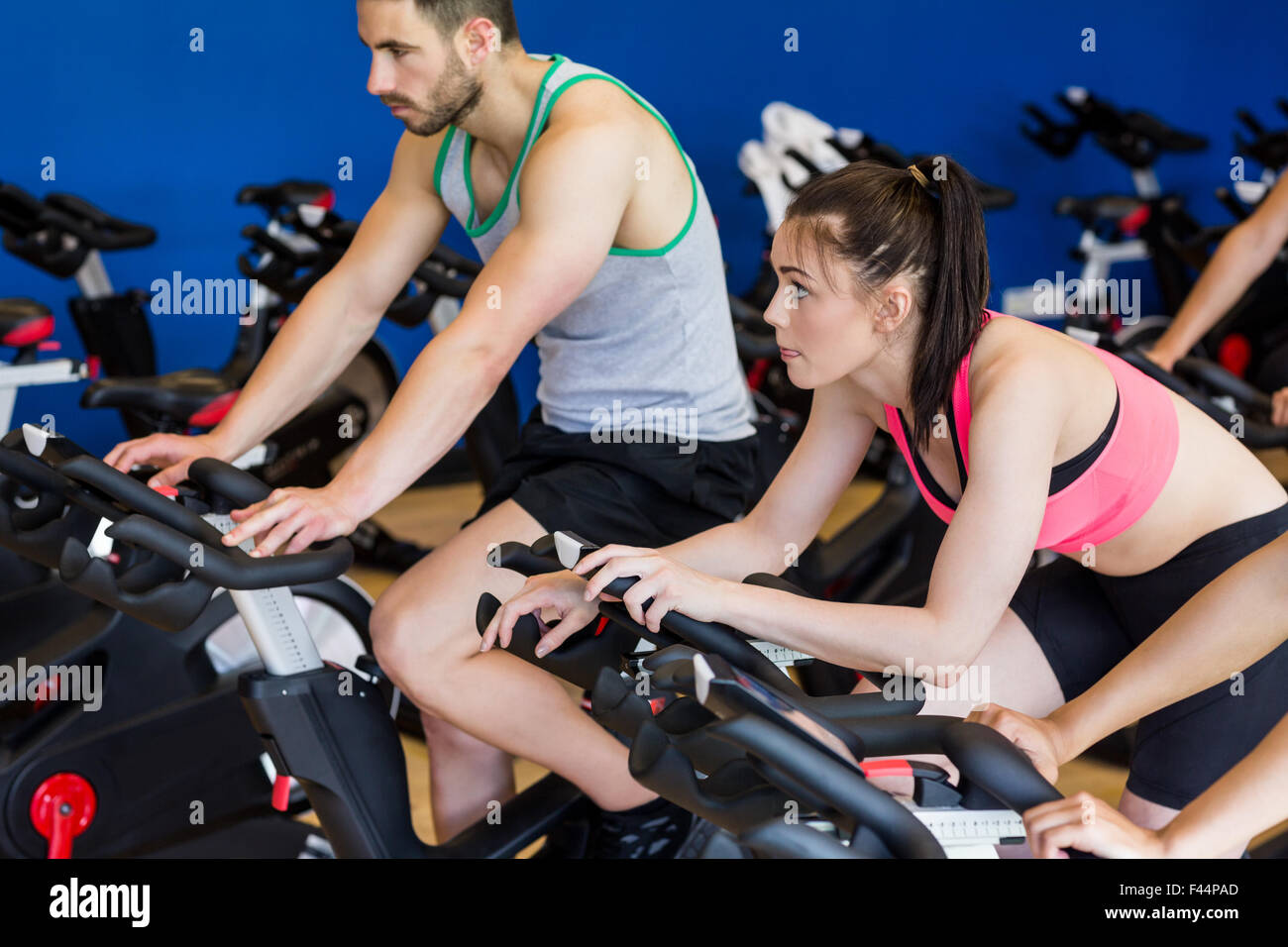 Fit people in a spin class Stock Photo - Alamy