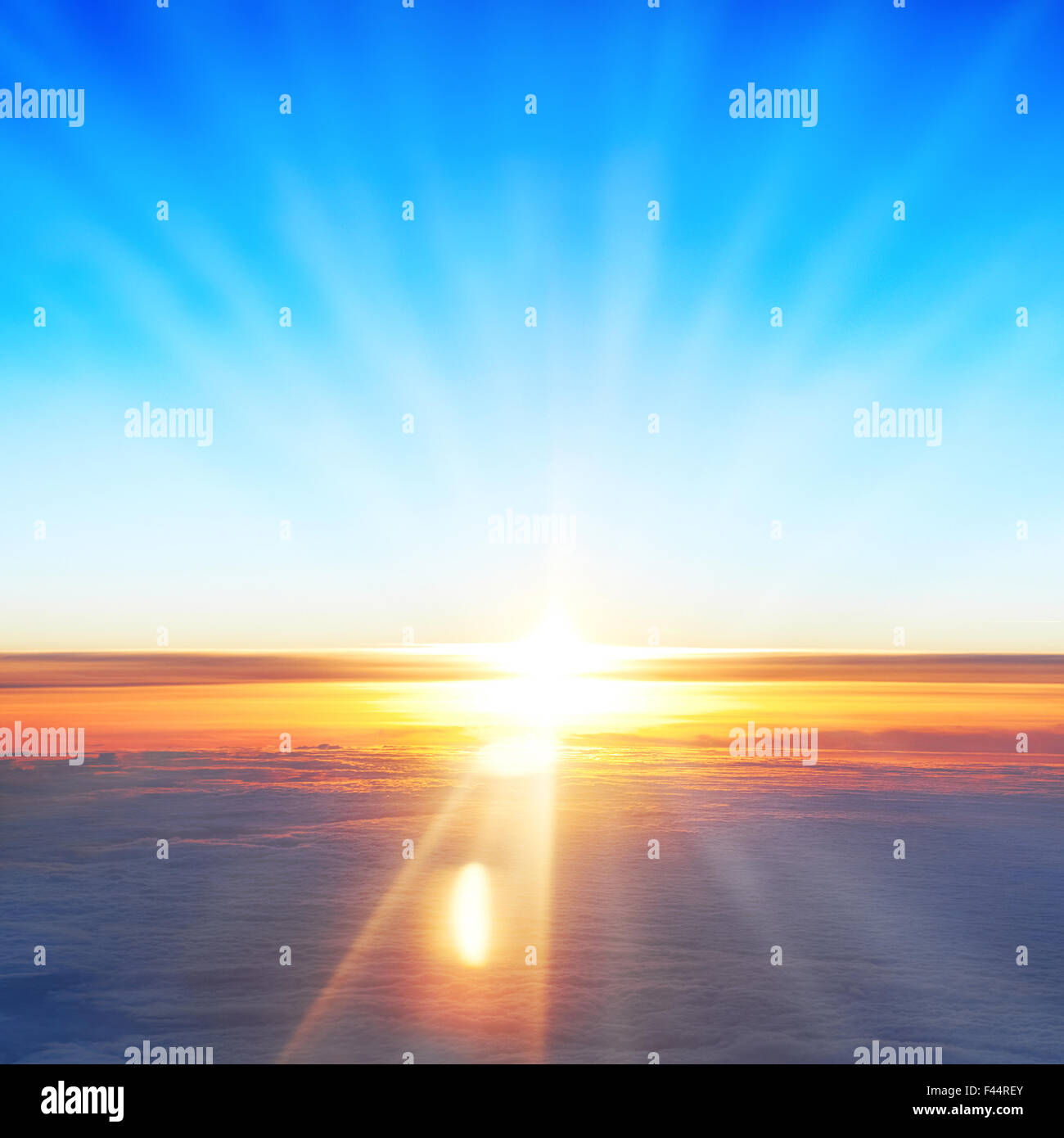 Beautiful blue ocean sun hi-res stock photography and images - Alamy