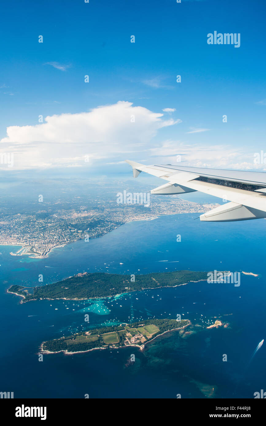 Airplane wing out of window Stock Photo - Alamy