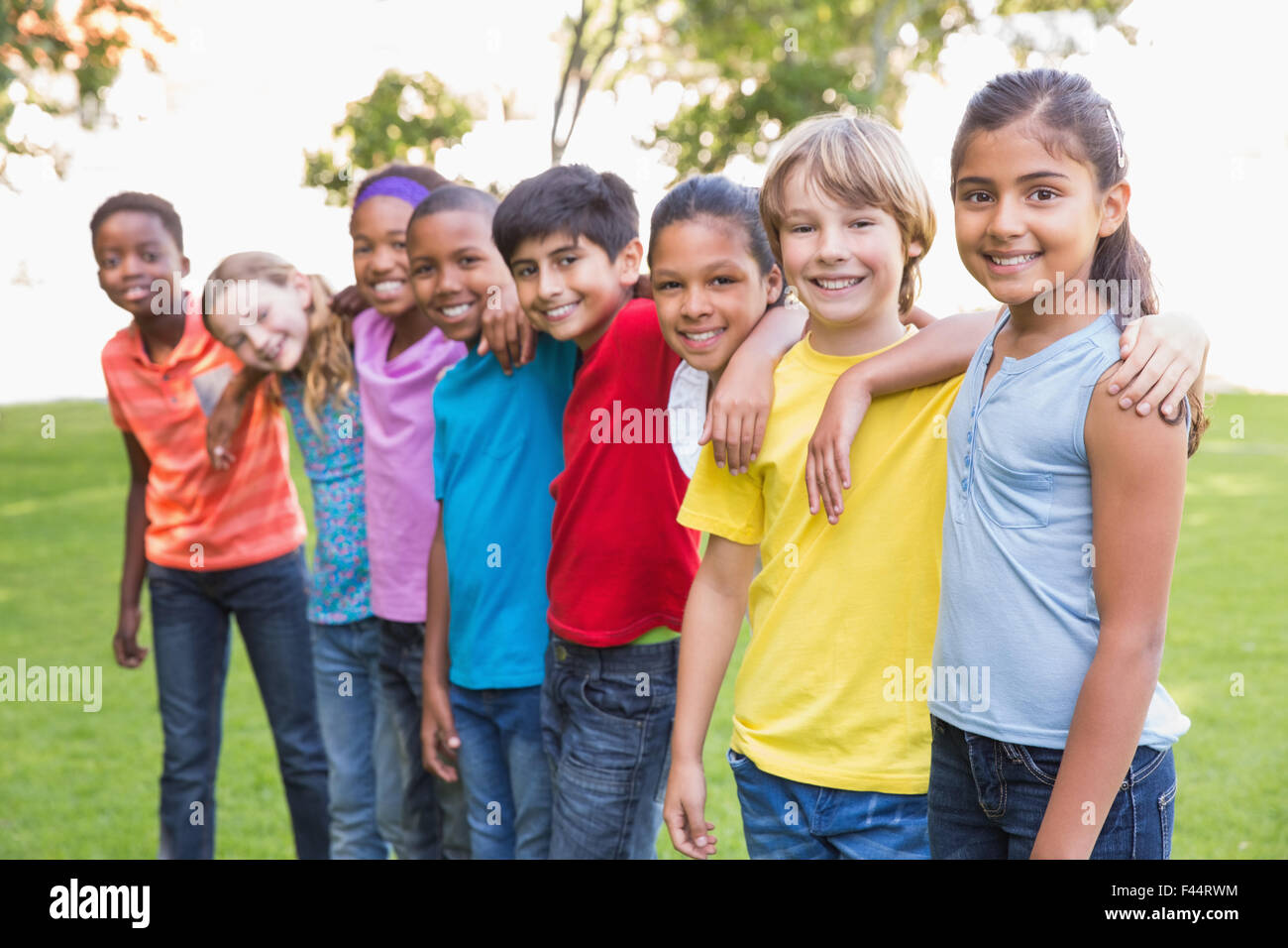 Child friends in sunshine hi-res stock photography and images - Alamy