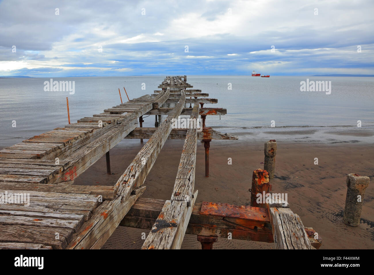 Old pier hi-res stock photography and images - Alamy