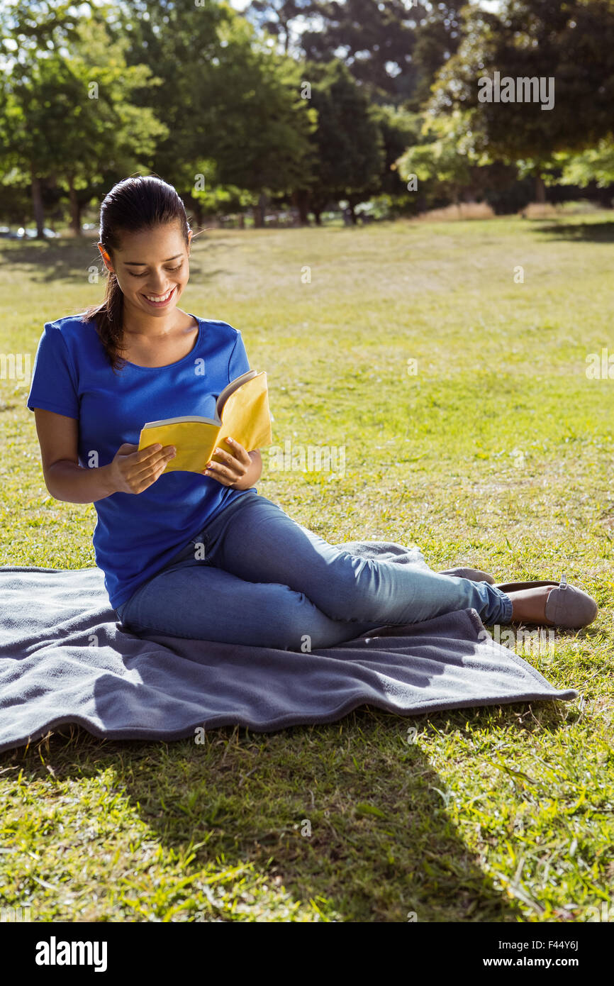 Pretty woman reading in the park Stock Photo - Alamy
