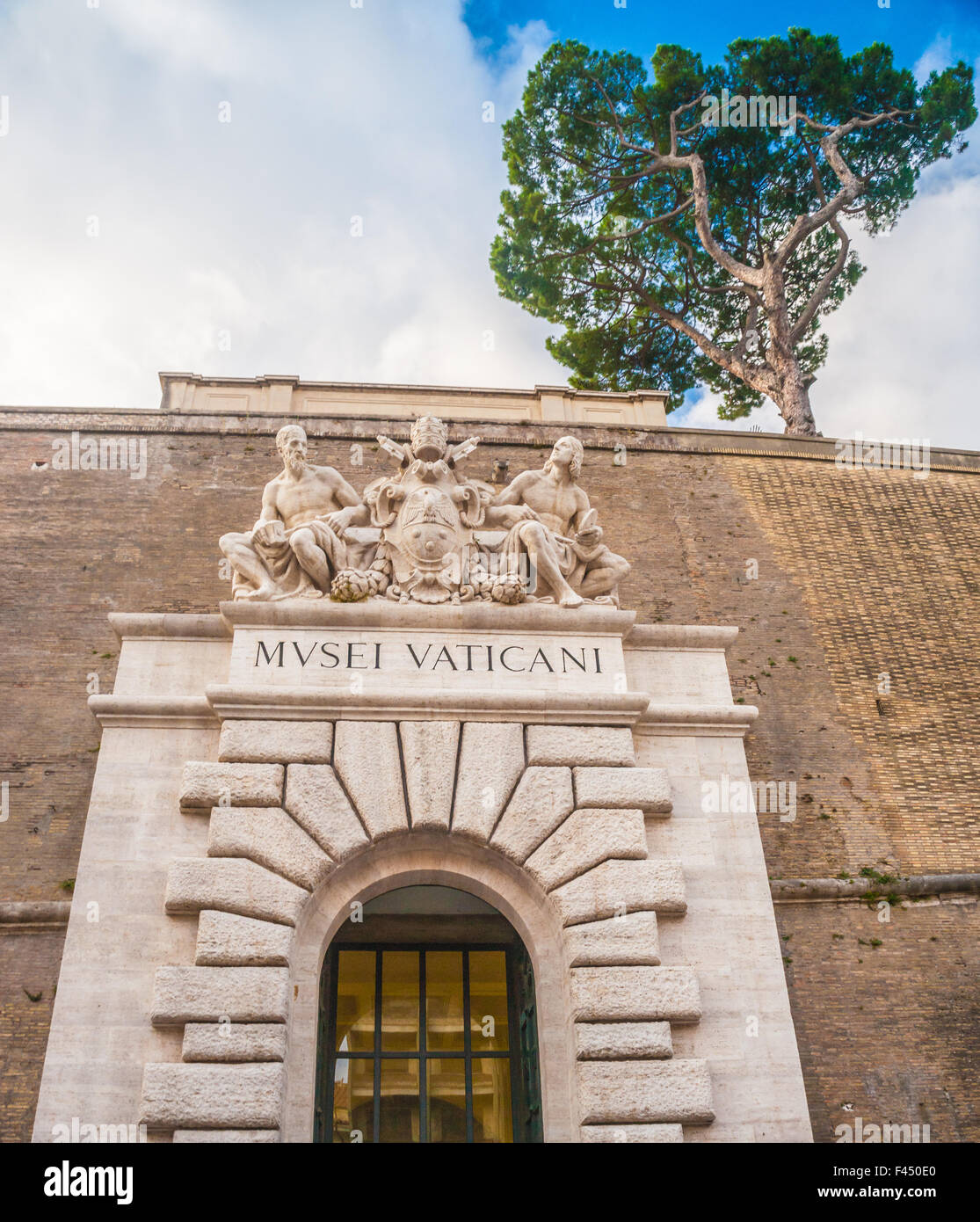 Entrance vatican museums vatican city hi-res stock photography and images - Alamy