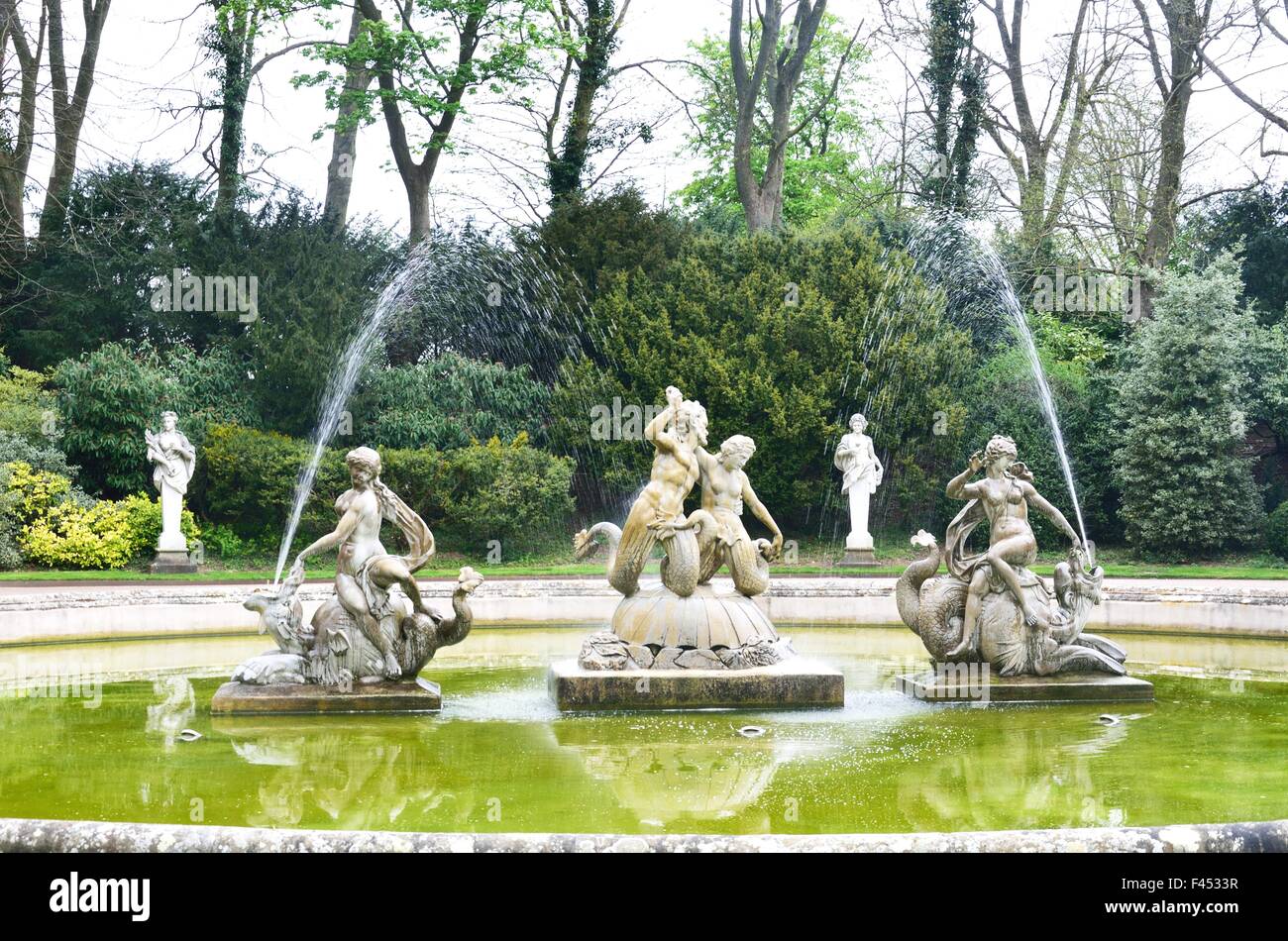 Large statues hi-res stock photography and images - Alamy