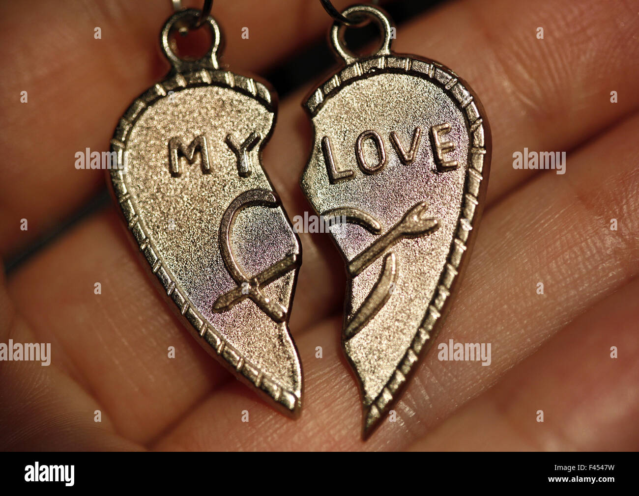 Red rose broken heart hi-res stock photography and images - Alamy