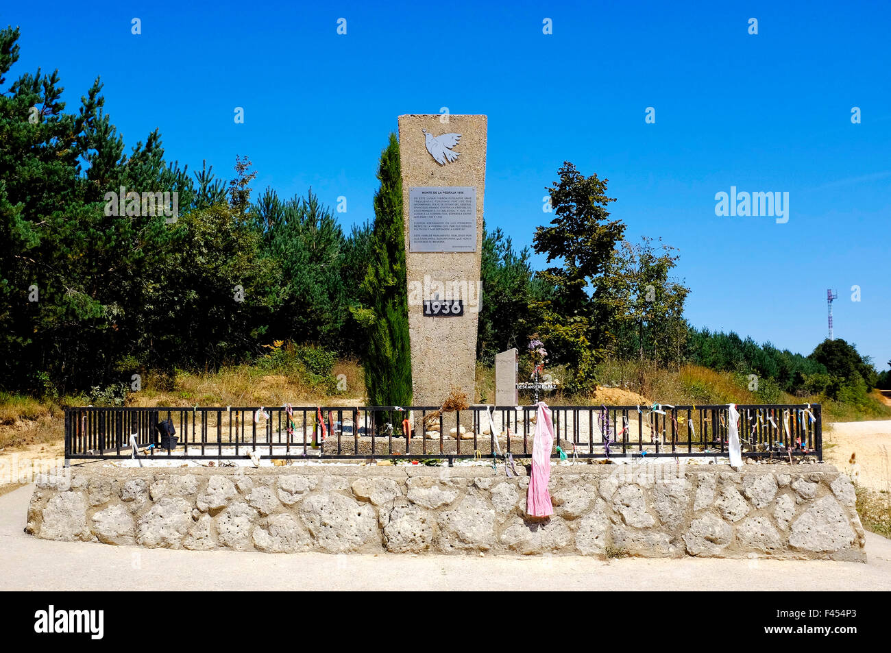 Monument dedicated to the memory of those executed by firing squads ...