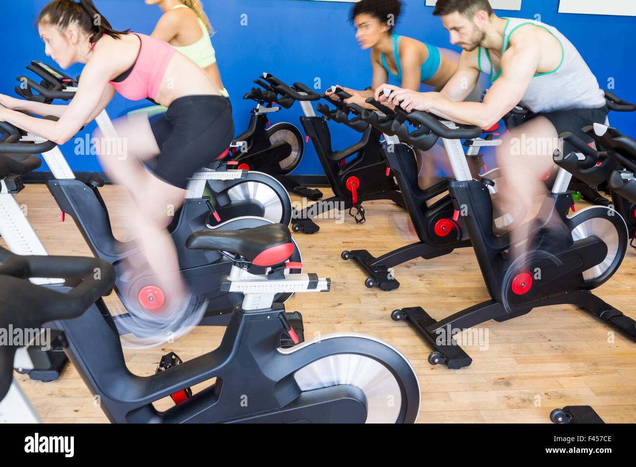 Fit people in a spin class Stock Photo - Alamy
