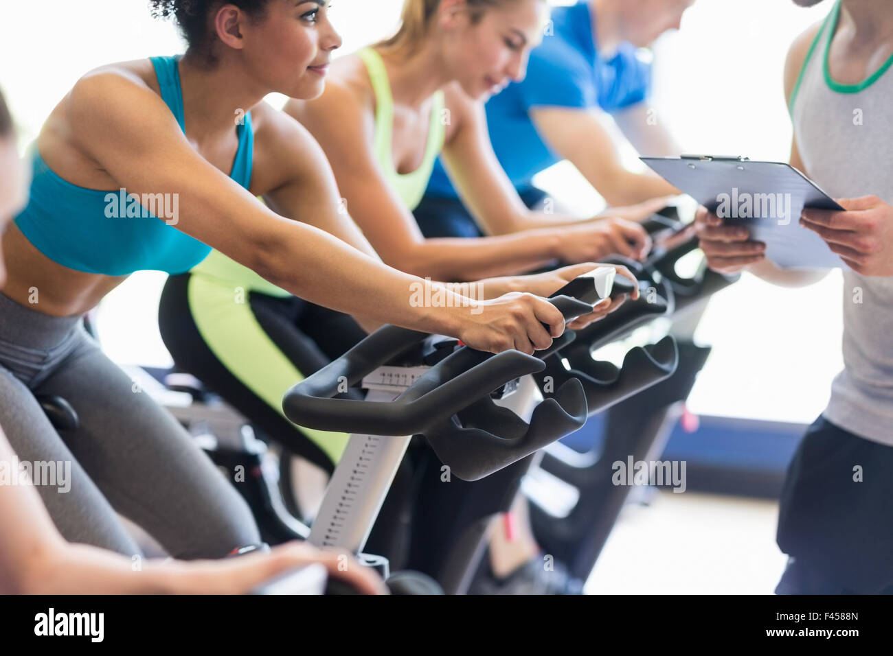 Fit people in a spin class Stock Photo - Alamy