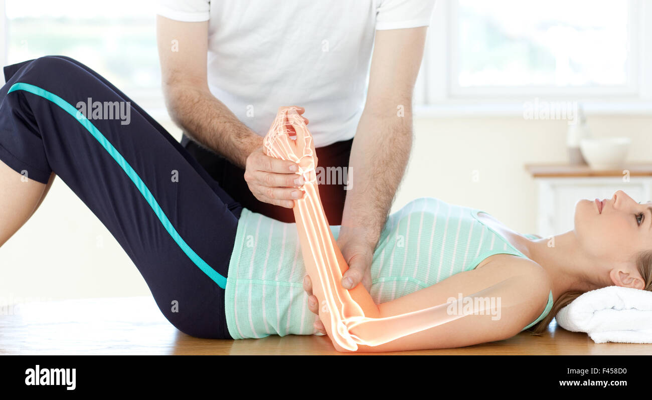 Highlighted bones of woman at physiotherapist Stock Photo - Alamy