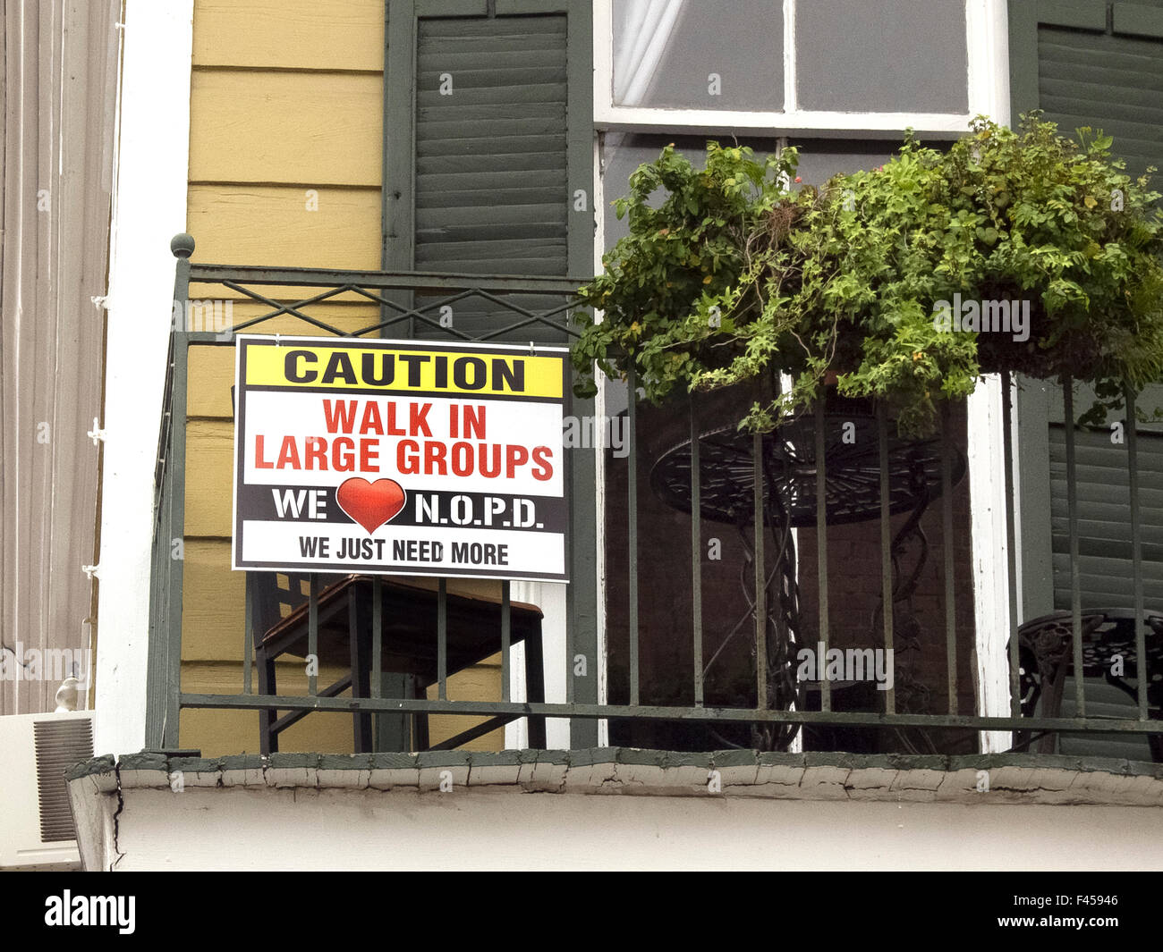 Outdoor street signs warning crime hi-res stock photography and images ...