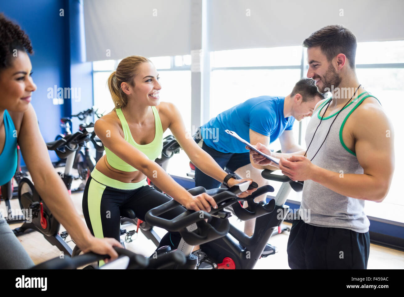 Fit people in a spin class Stock Photo - Alamy
