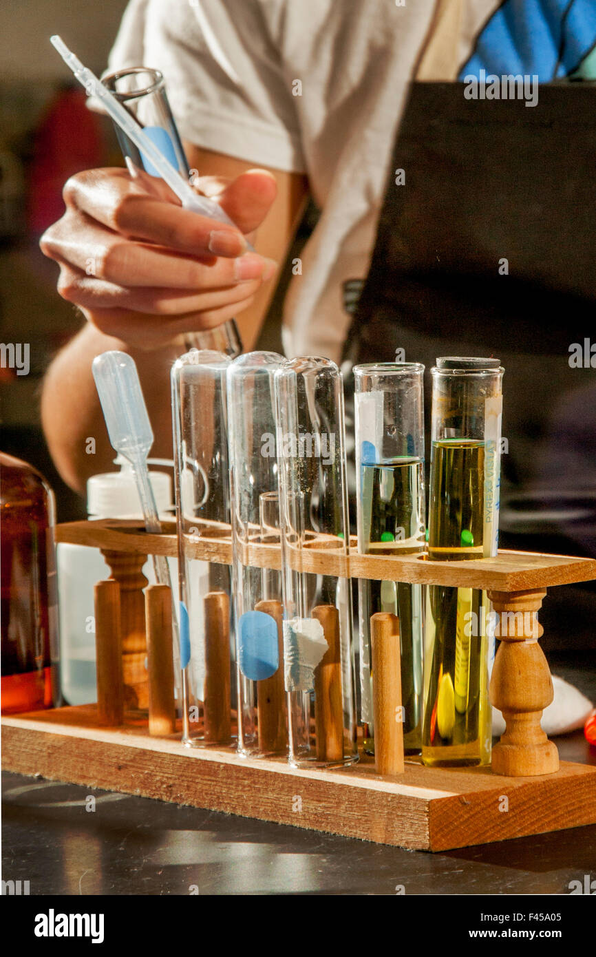 Qualitative analysis hi-res stock photography and images - Alamy