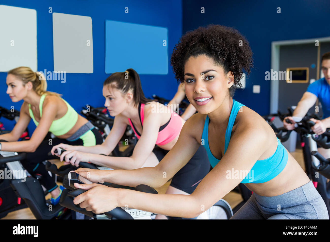 Fit people in a spin class Stock Photo - Alamy