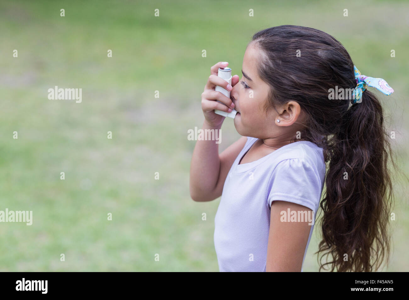 Little boy using his inhaler Stock Photo - Alamy