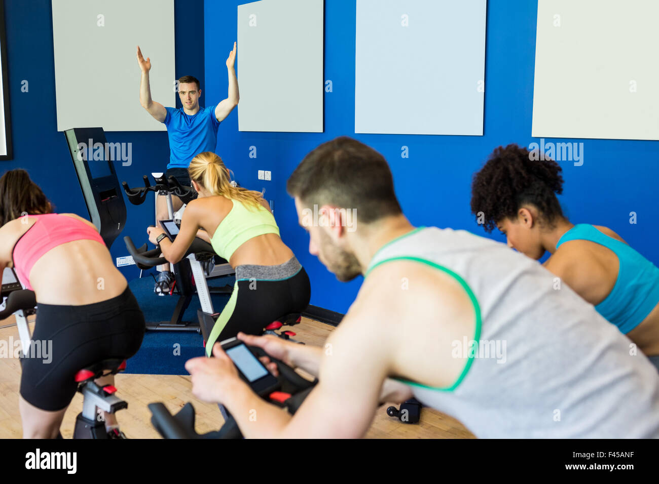 Fit people in a spin class Stock Photo - Alamy