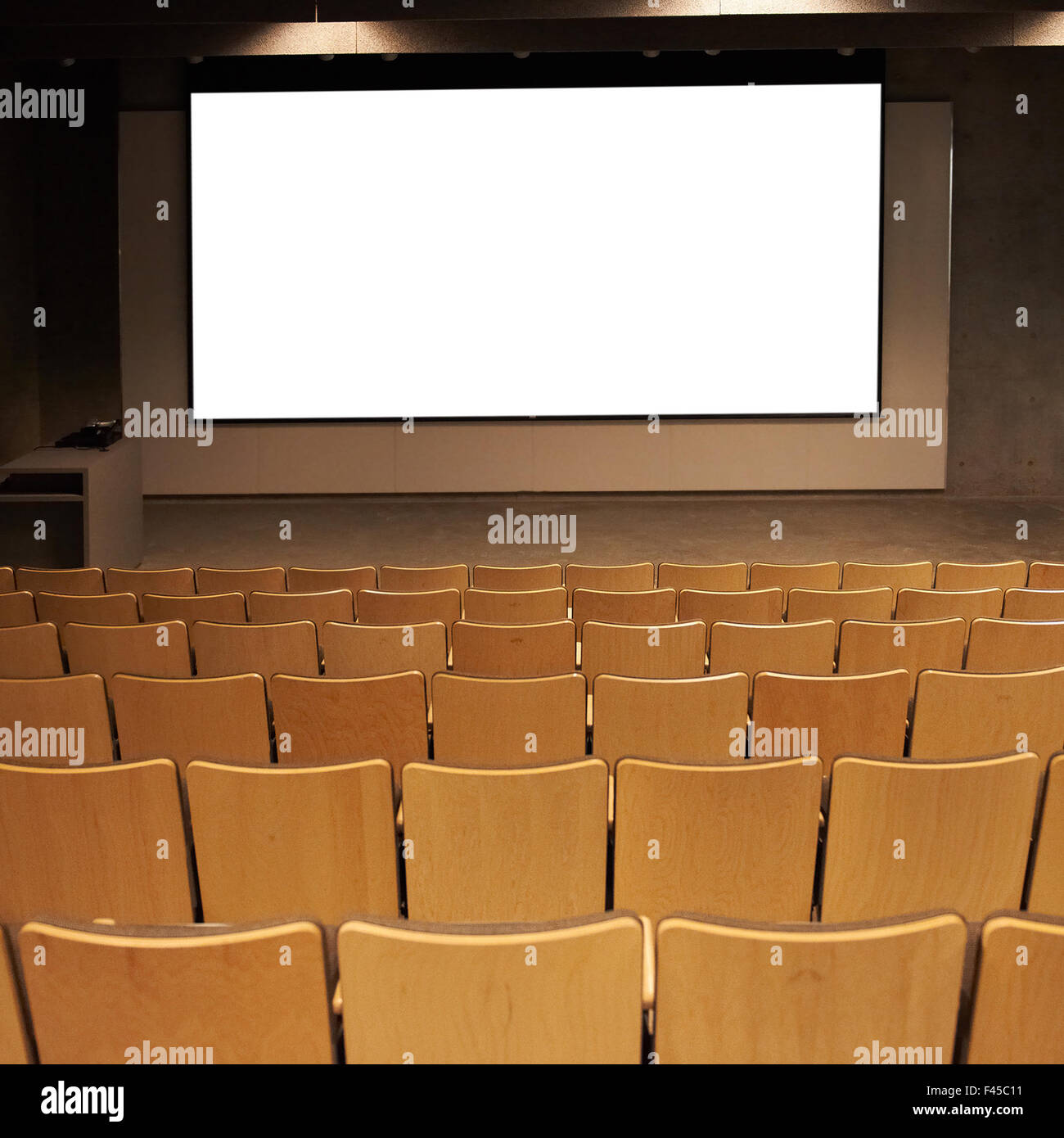 Empty cinema front hi-res stock photography and images - Alamy