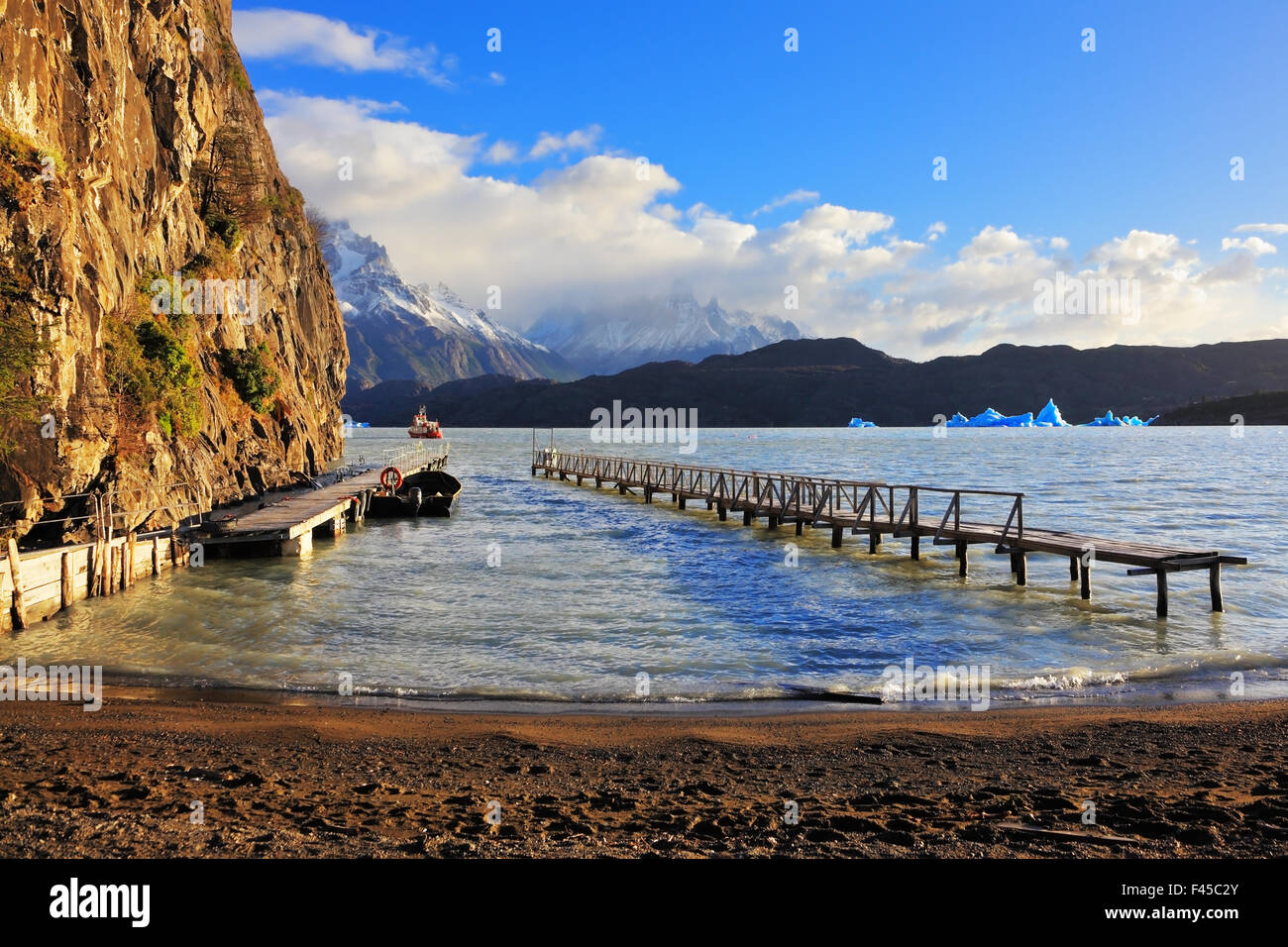 Gray vessel hi-res stock photography and images - Alamy