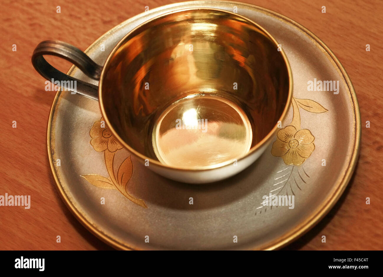 Silver coffee cup hi-res stock photography and images - Alamy