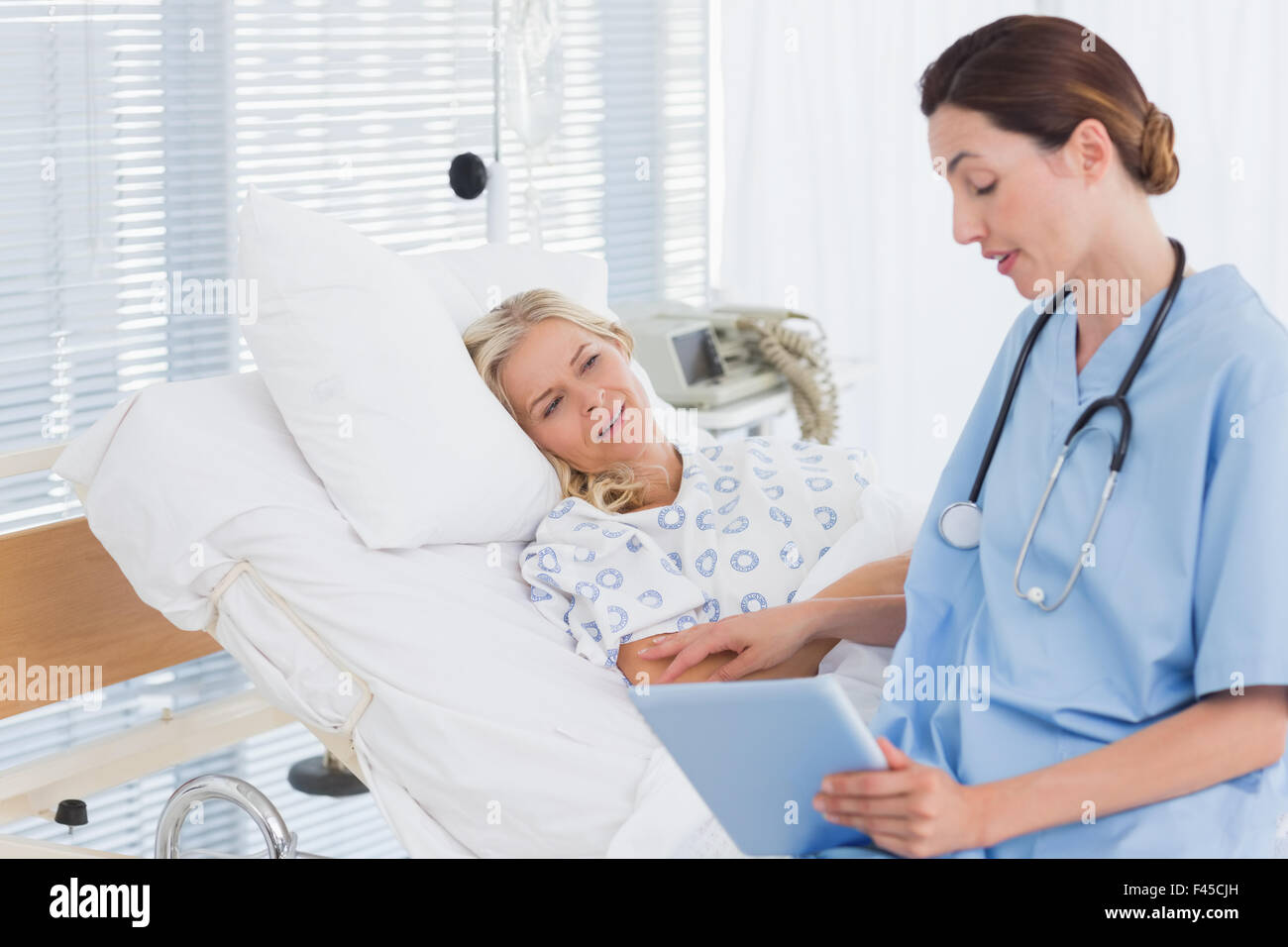 Doctor showing tablet to her patient Stock Photo - Alamy