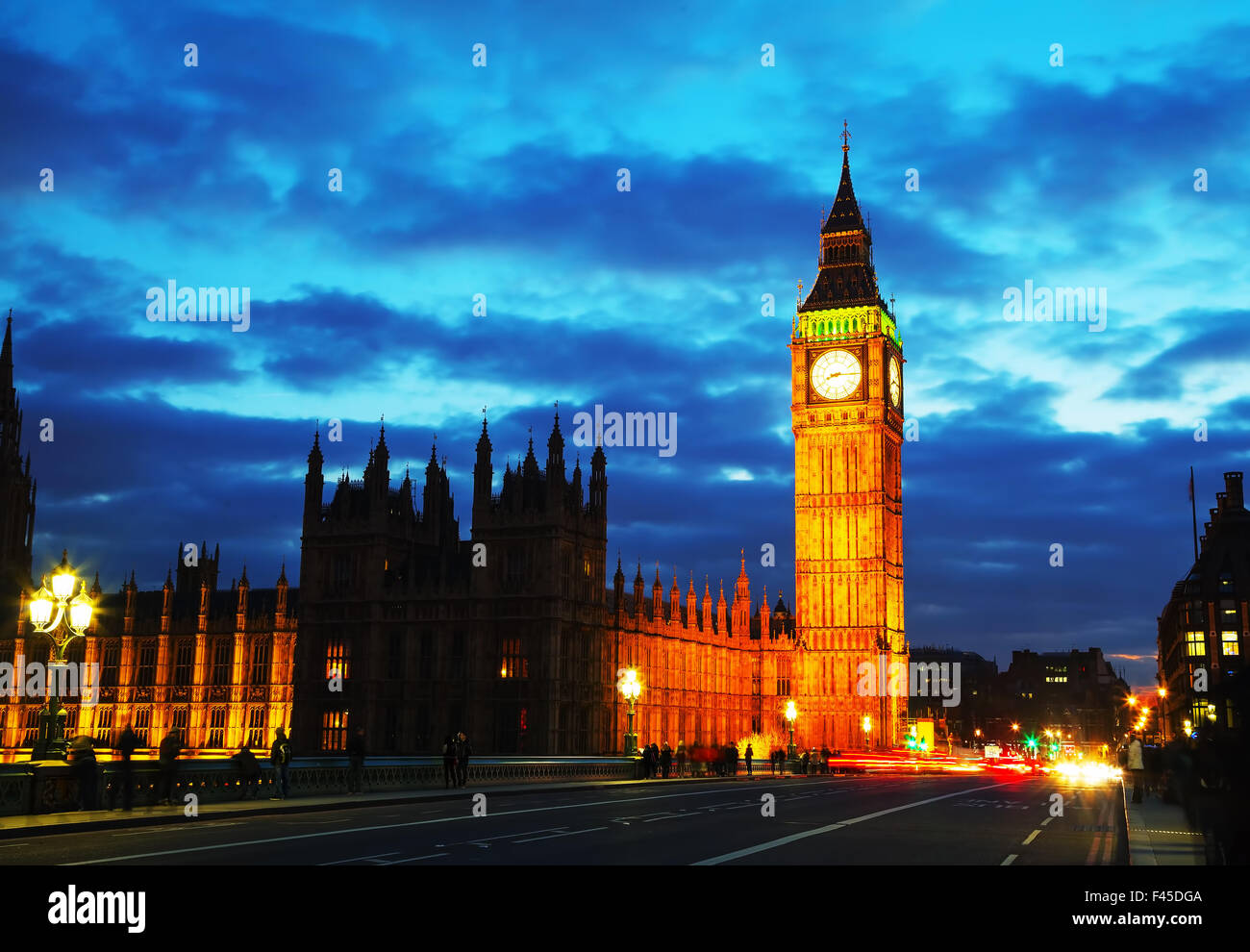 Elizabeth tower at night hi-res stock photography and images - Alamy