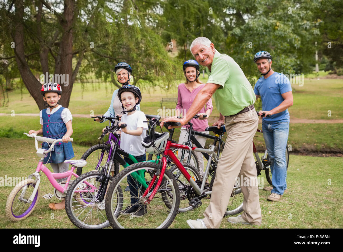 E bike family hi-res stock photography and images - Alamy