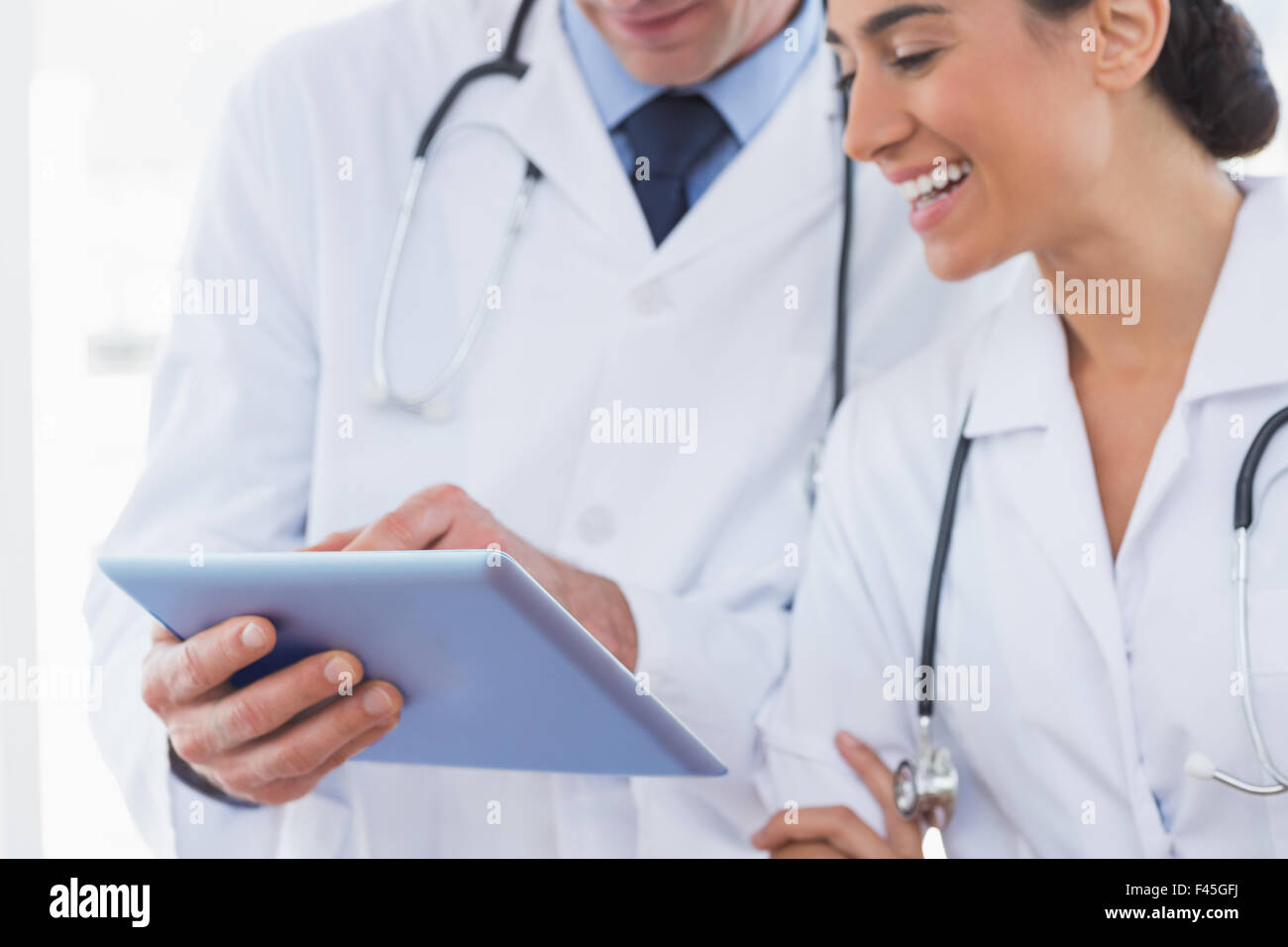 Female doctors hand clipboard hi-res stock photography and images - Alamy