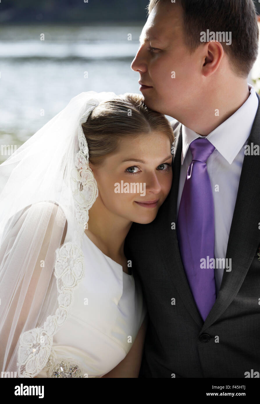 Young married couple pose hi-res stock photography and images - Alamy