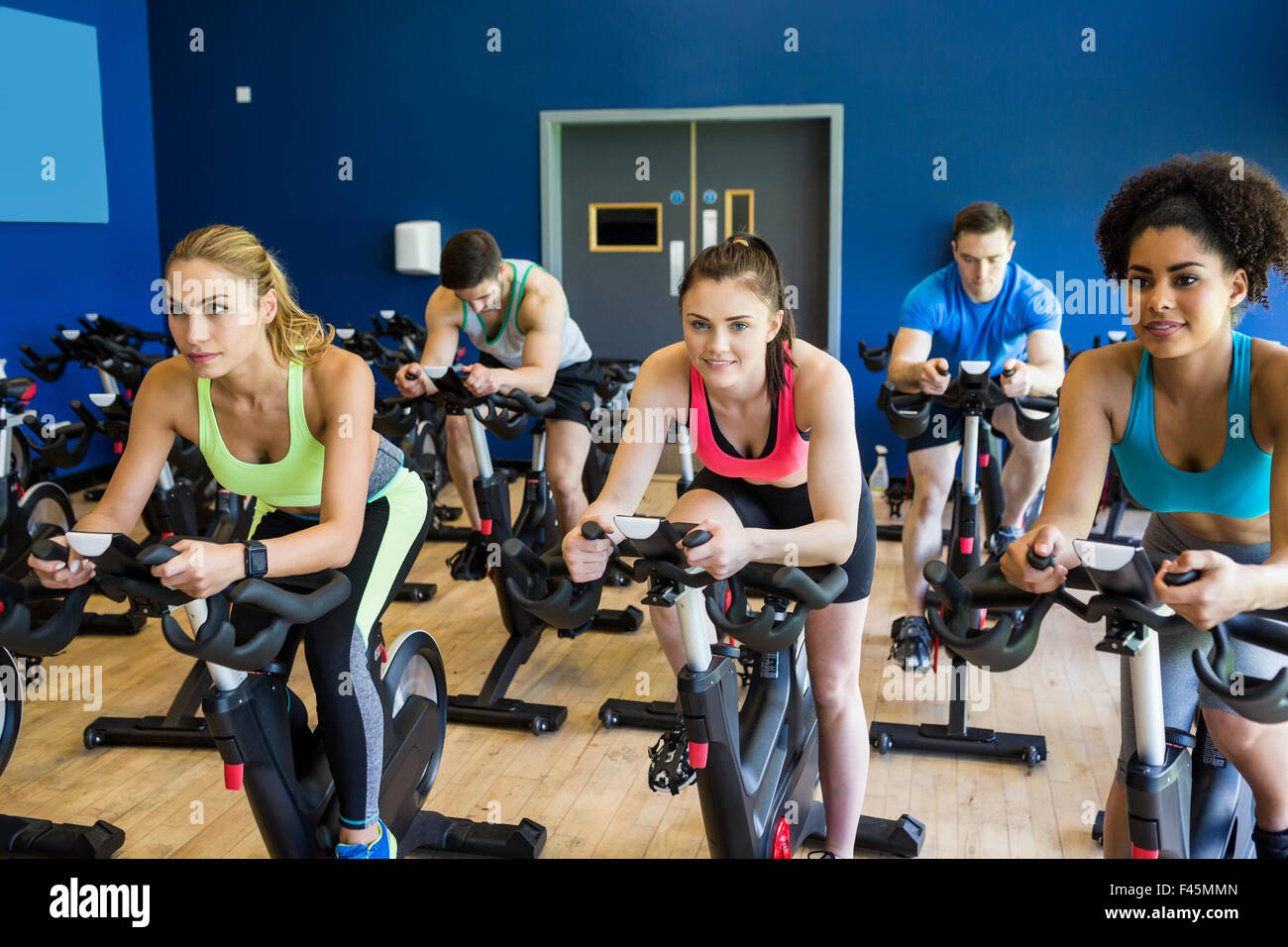 Fit people in a spin class Stock Photo - Alamy