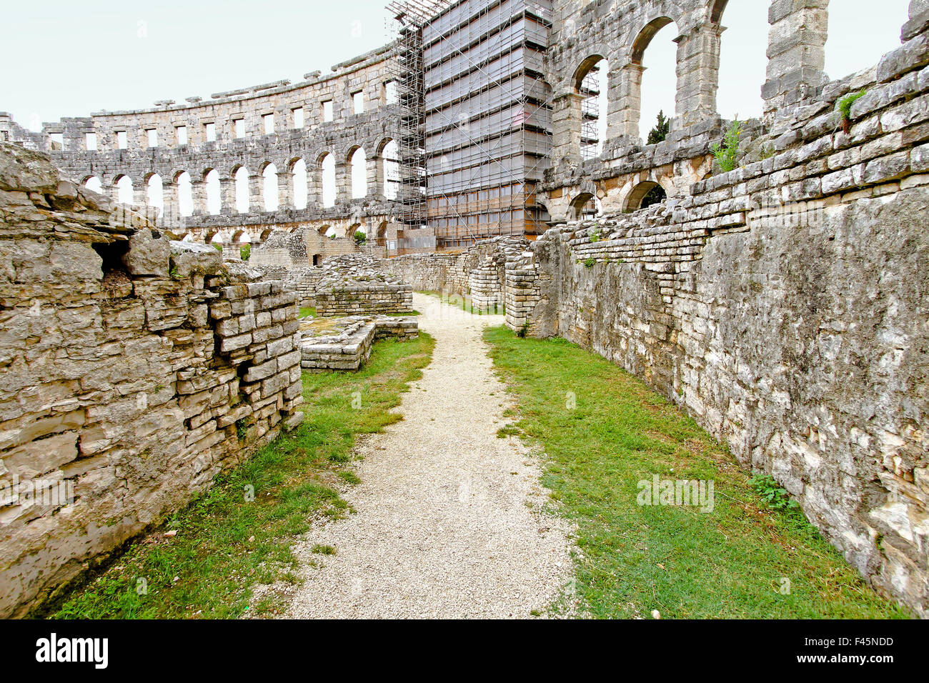 Walls arches colosseum coliseum hi-res stock photography and images - Alamy