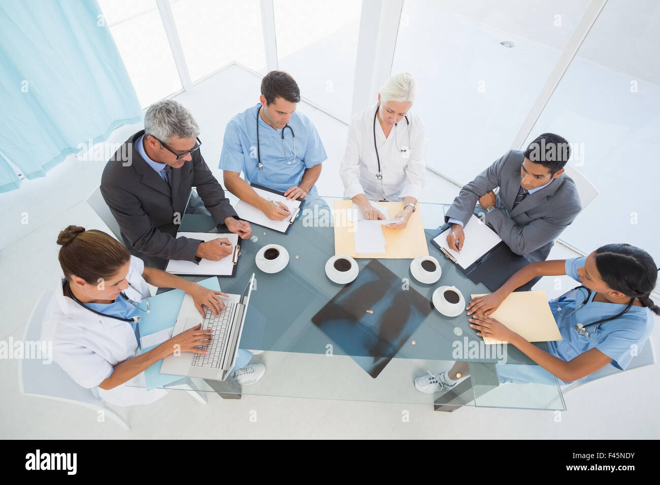 Male and female doctors using laptop Stock Photo - Alamy