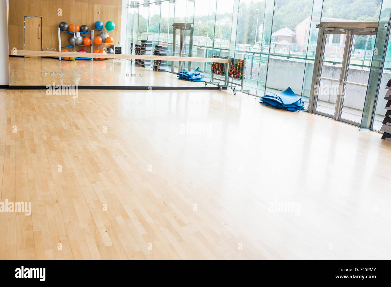An Empty fitness studio Stock Photo - Alamy