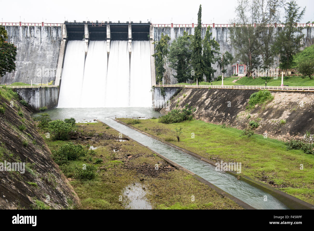 Neyyar dam hi-res stock photography and images - Alamy