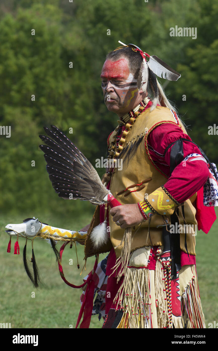 Native American Dancer Stock Photo - Alamy
