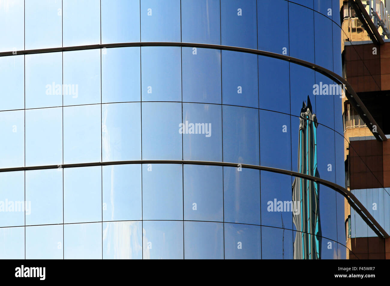 Glass corner building hi-res stock photography and images - Alamy