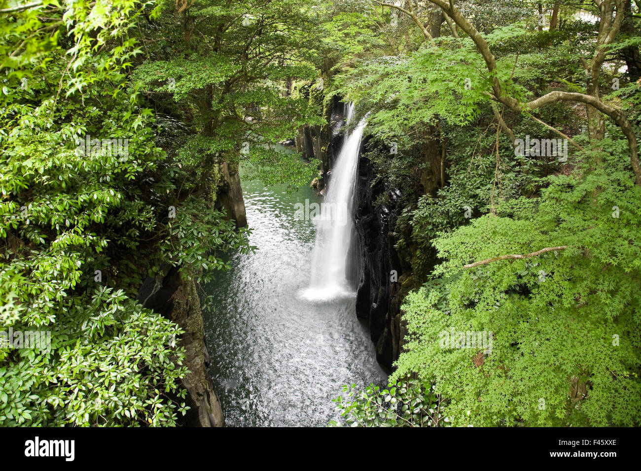 A fall waterfall hi-res stock photography and images - Alamy