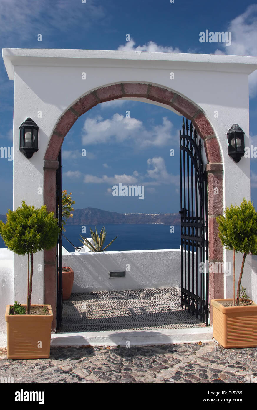 Santorini terrace hi-res stock photography and images - Alamy