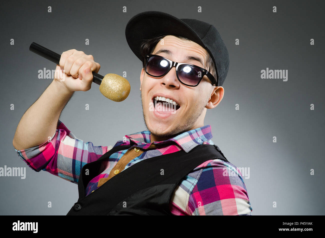 Funny man singing in karaoke Stock Photo - Alamy