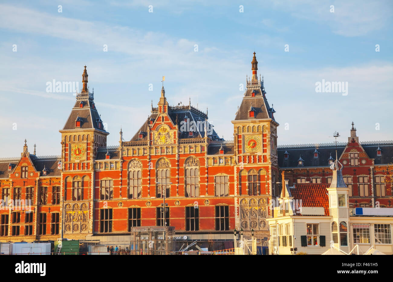 Amsterdam Centraal railway station Stock Photo - Alamy