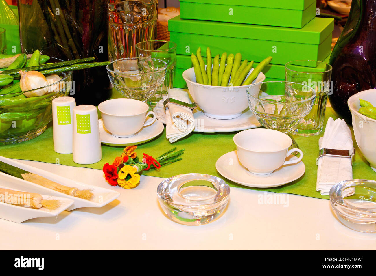 Lunch table hi-res stock photography and images - Alamy