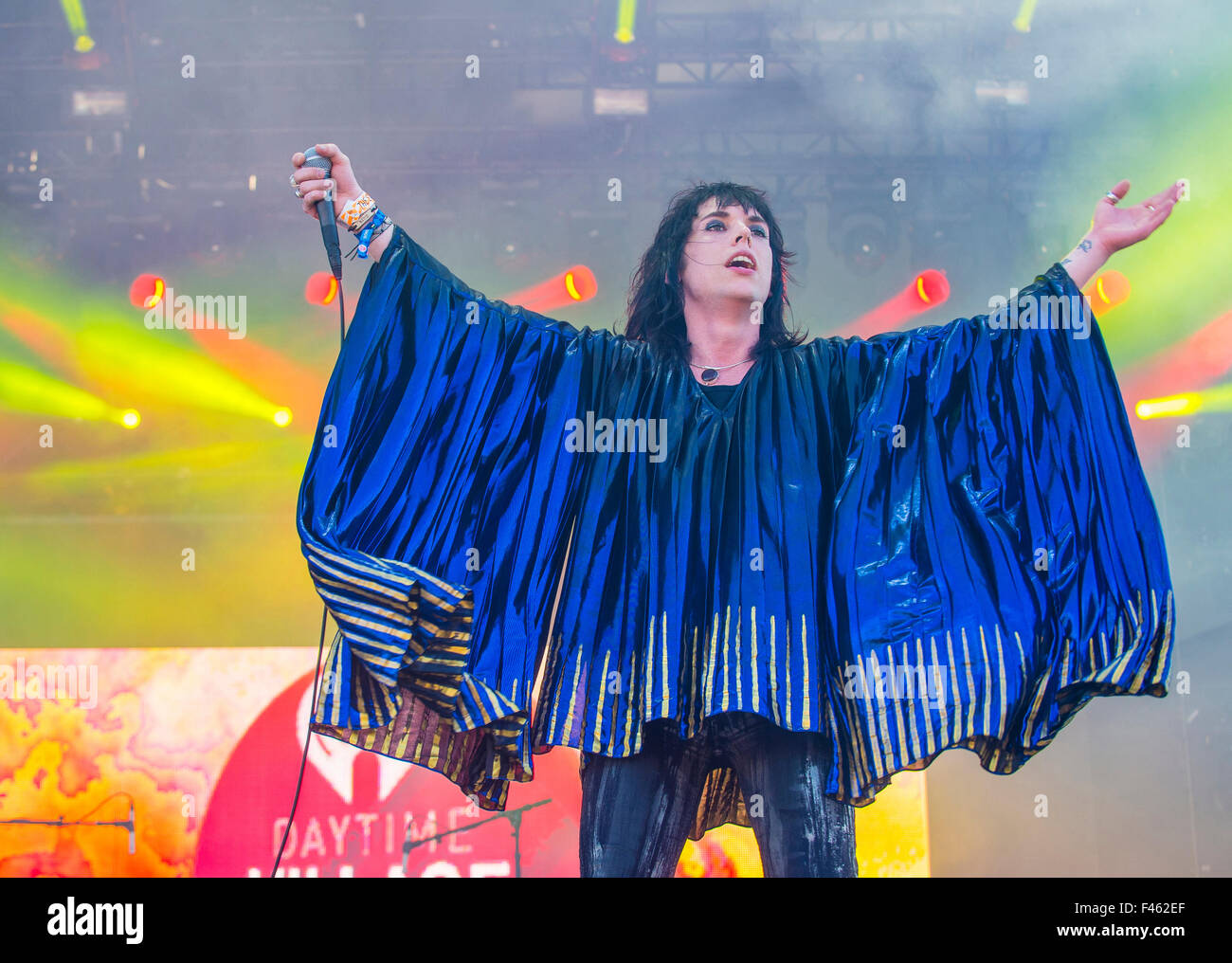 Struts singer hi-res stock photography and images - Alamy