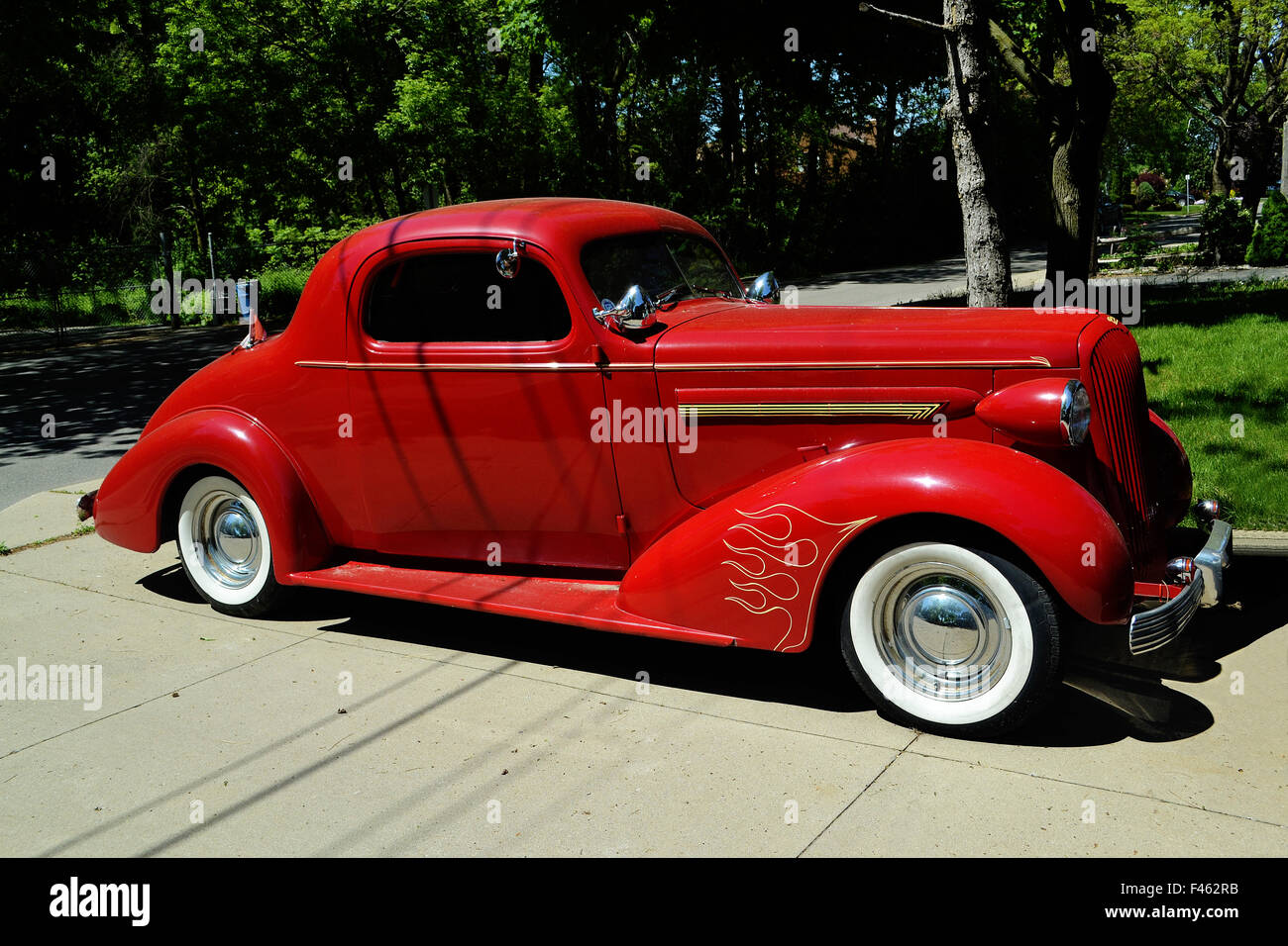 Vintage red car Stock Photo - Alamy