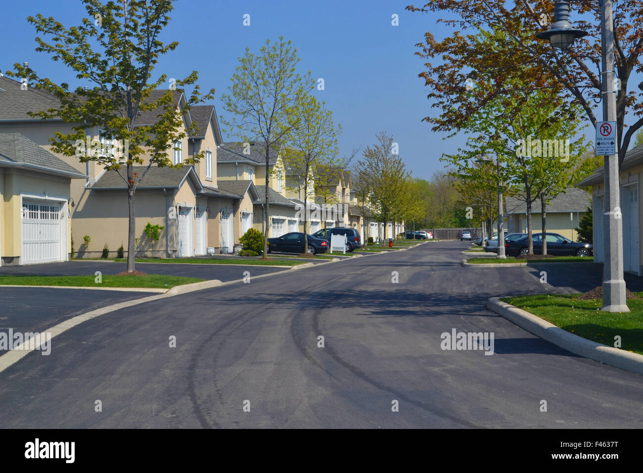 Suburbs neighbourhood hi-res stock photography and images - Alamy