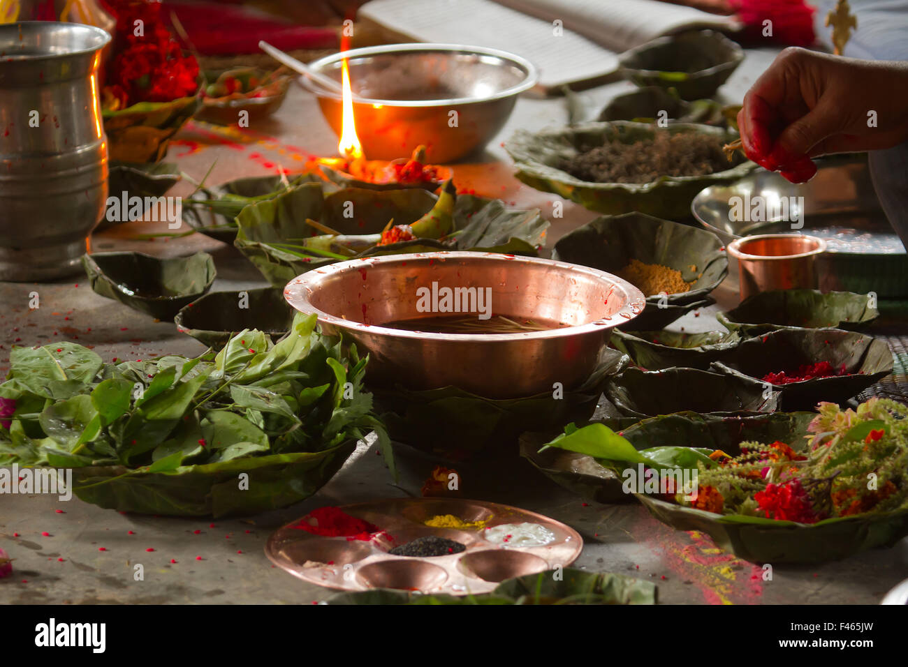 Hinduism worship hi-res stock photography and images - Alamy