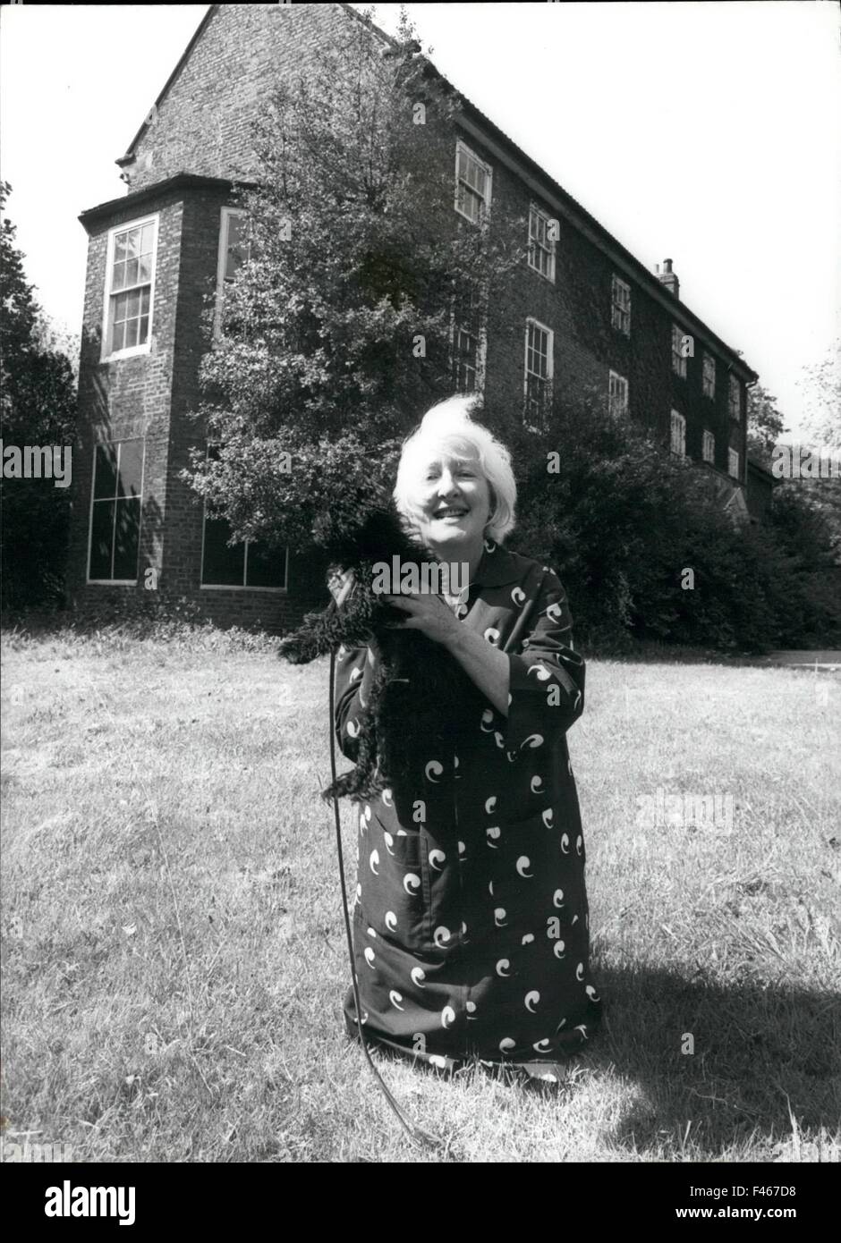 Feb. 24, 1962 - Miss Wagner with her pet poodle 'Susie' in the gardens ...