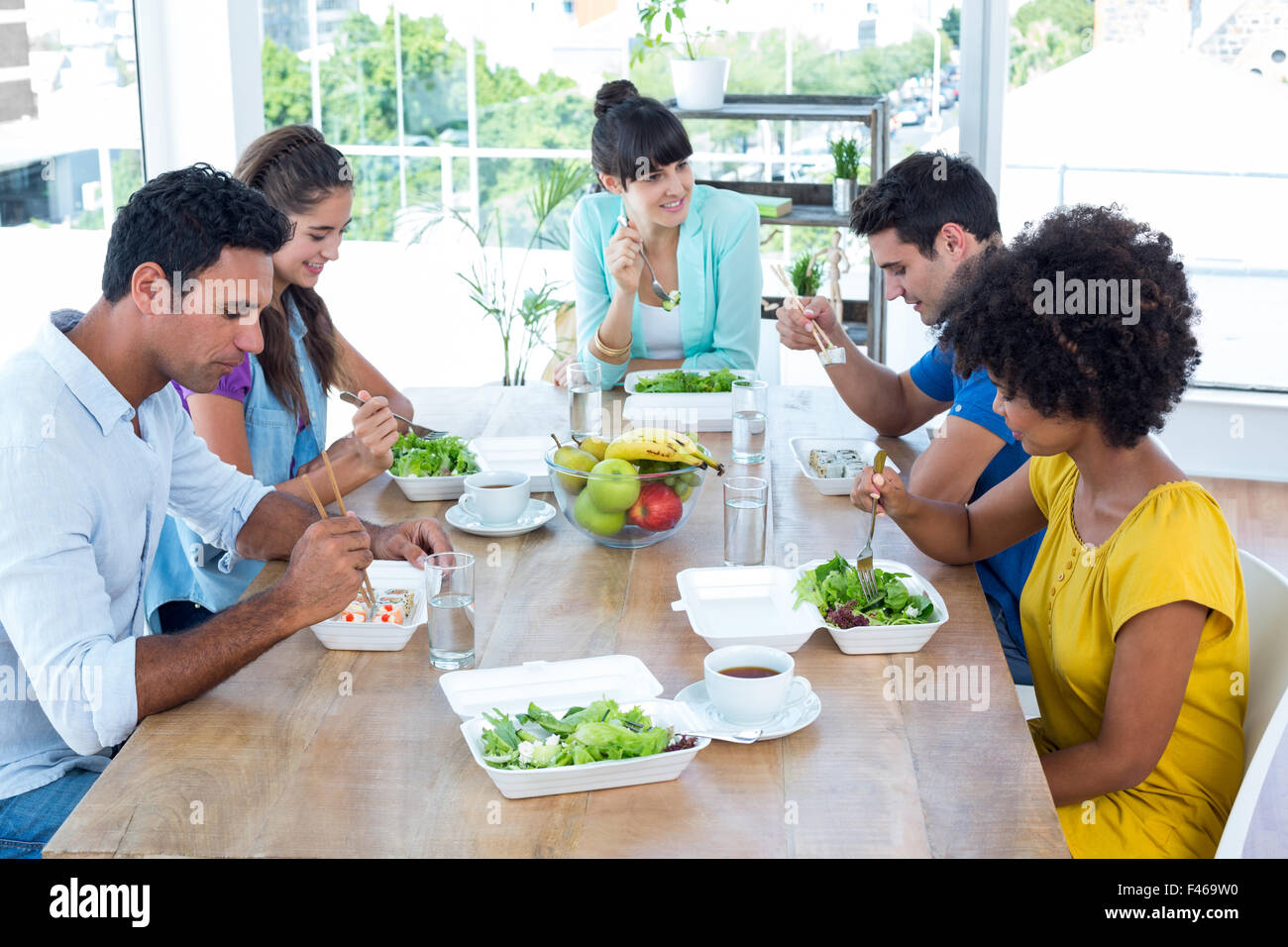 Business people having lunch Stock Photo - Alamy